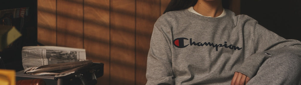 Script Logo – Champion